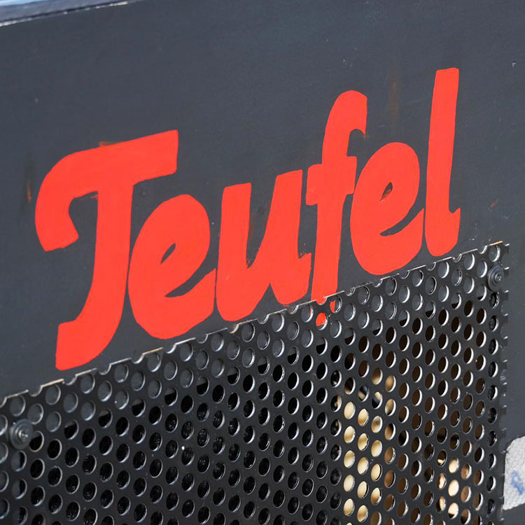 Teufel mania: vier boys on the road met een duivelse muziekwagen | Het ...